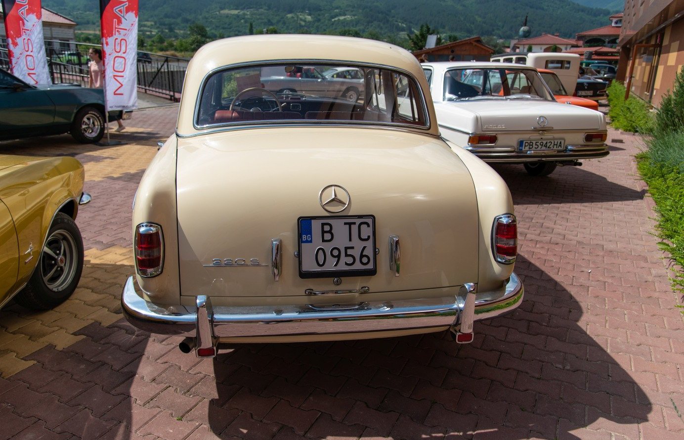 Mercedes-Benz W180 II Sedan 220 S (106 Hp)